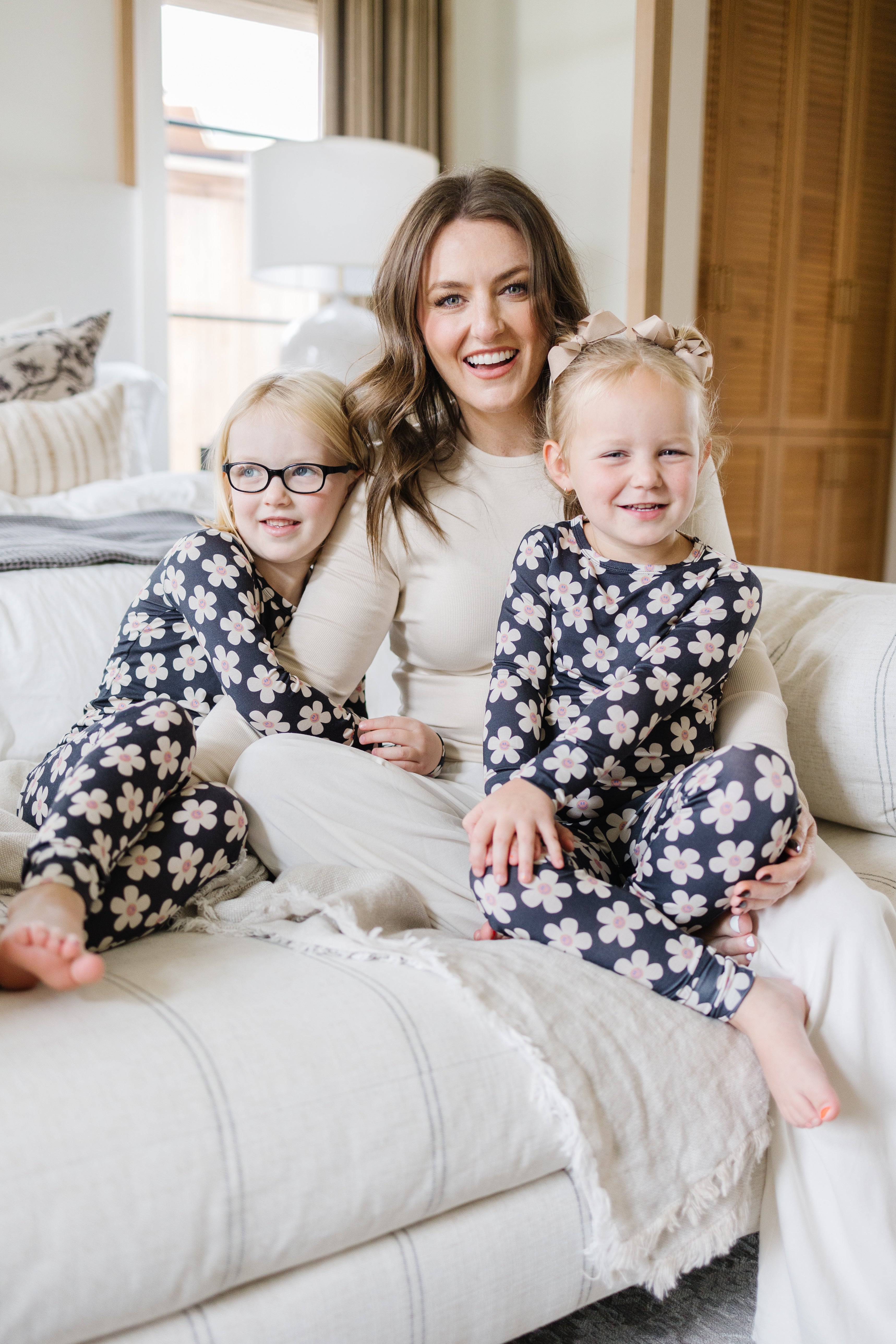 COZYS x DANIELLE EILERS CHARCOAL DAISIES | LONG SLEEVE