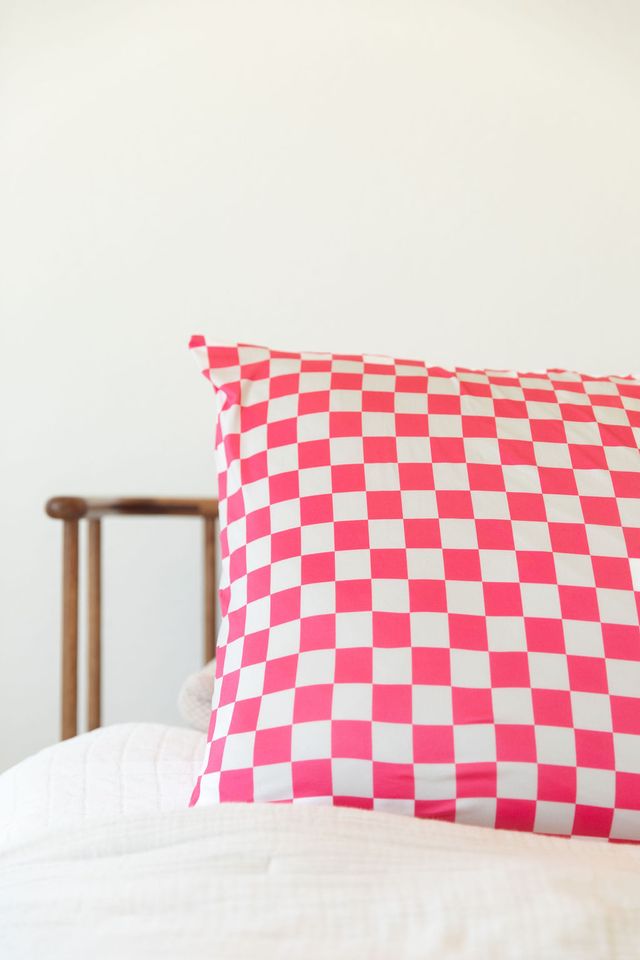 HOT PINK + WHITE CHECKER | PILLOW CASE – COZYS