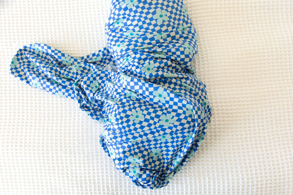 ROYAL BLUE WAVY CHECKER DAISY | SWADDLE – COZYS